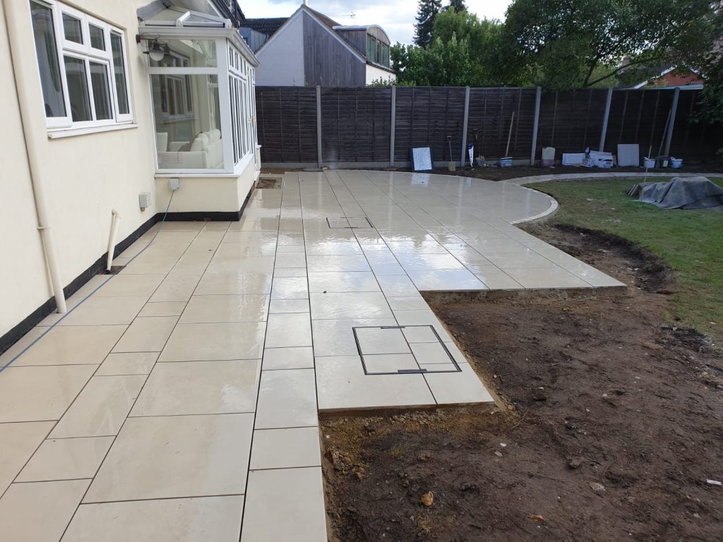 Progress pictures, Woodham, Surrey.... - AS Landscapes