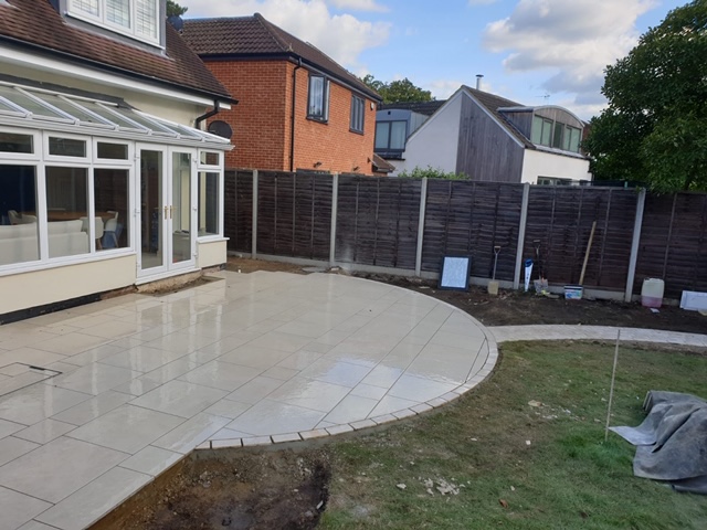 Progress pictures, Woodham, Surrey.... - AS Landscapes