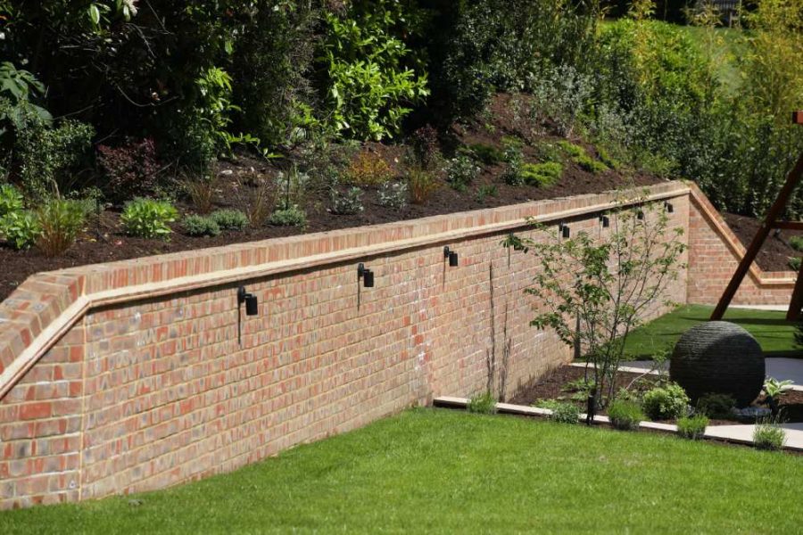 Garden Wall, Brick & Natural Stone – Bricklayers Surrey